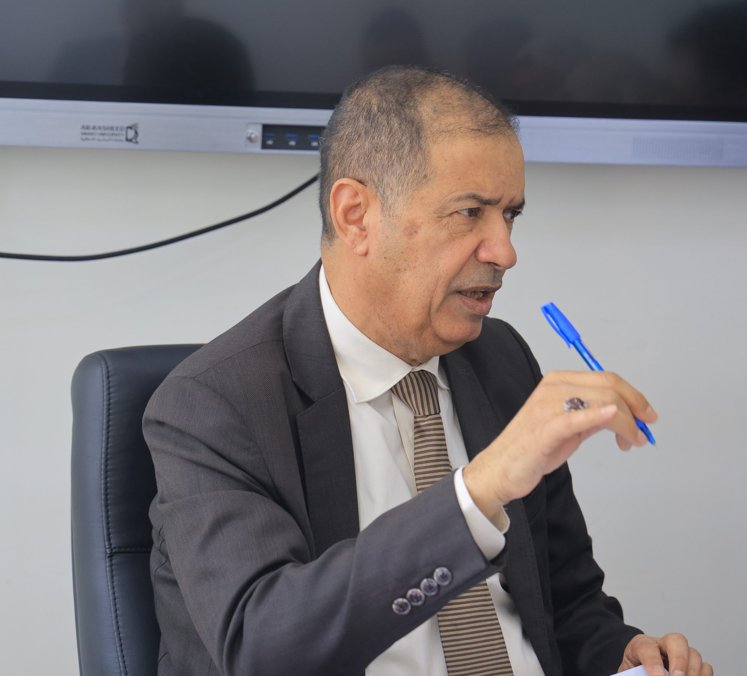 مجلس العمداء ورؤساء الأقسام يعقد اجتماعه الدوري لمتابعة نتائج ...