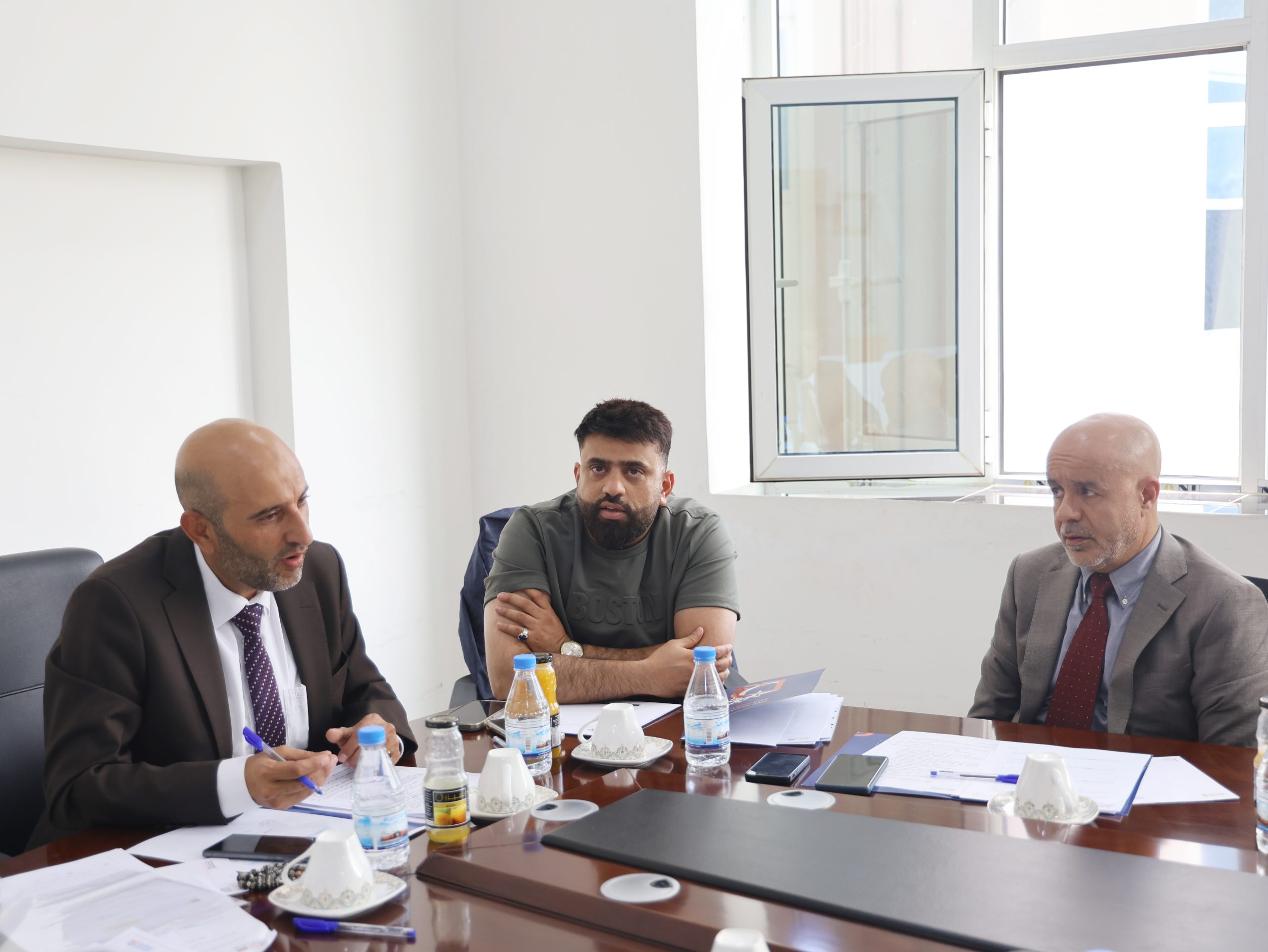 برئاسة الأستاذ فيصل ناصر الزبيري مجلس الإدارة يعقد اجتماعة الدوري ...