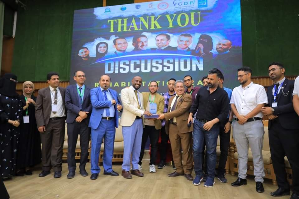 الملتقى والمعرض اليمني الأول لطب الأسنان التجميلي يكرم جامعة الرشيد ...