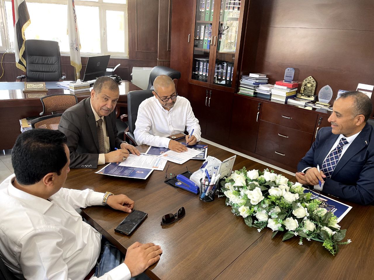 جامعة الرشيد الذكية ممثلة بمركز اللغات والمهارات توقع اتفافية تعاون مع ...