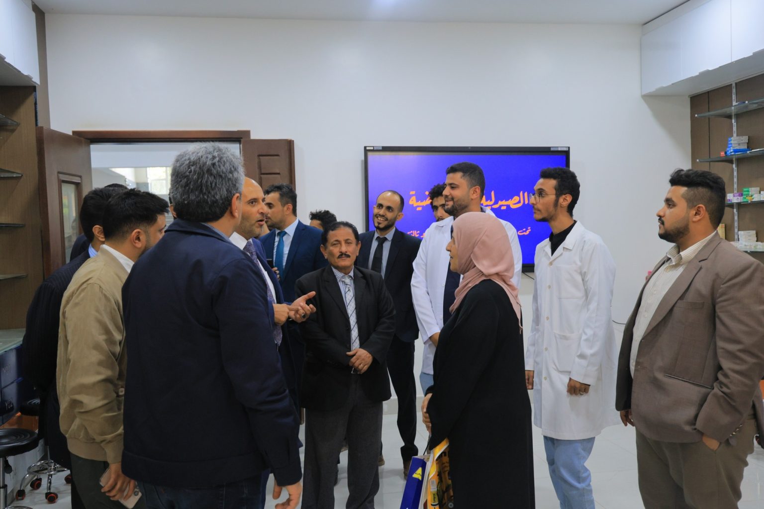 جامعة الرشيد الذكية تدشن الصيدلية الافتراضية: تعليم تفاعلي يصنع قادة ...